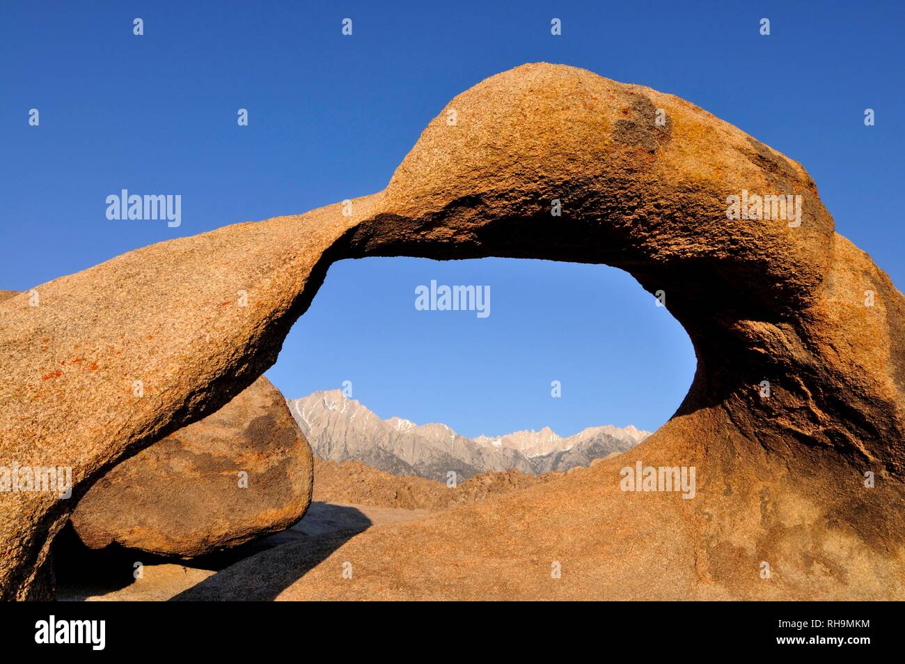 Mobius Arch, natural granite arch, at the back Sierra Nevada with Lone ...