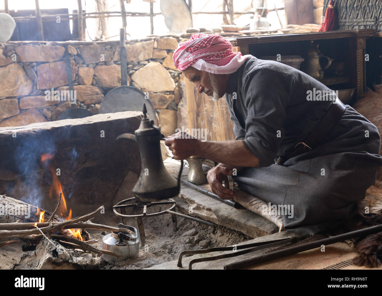 Saudi man preparing coffe in a majlis, Asir province, Tanomah, Saudi ...