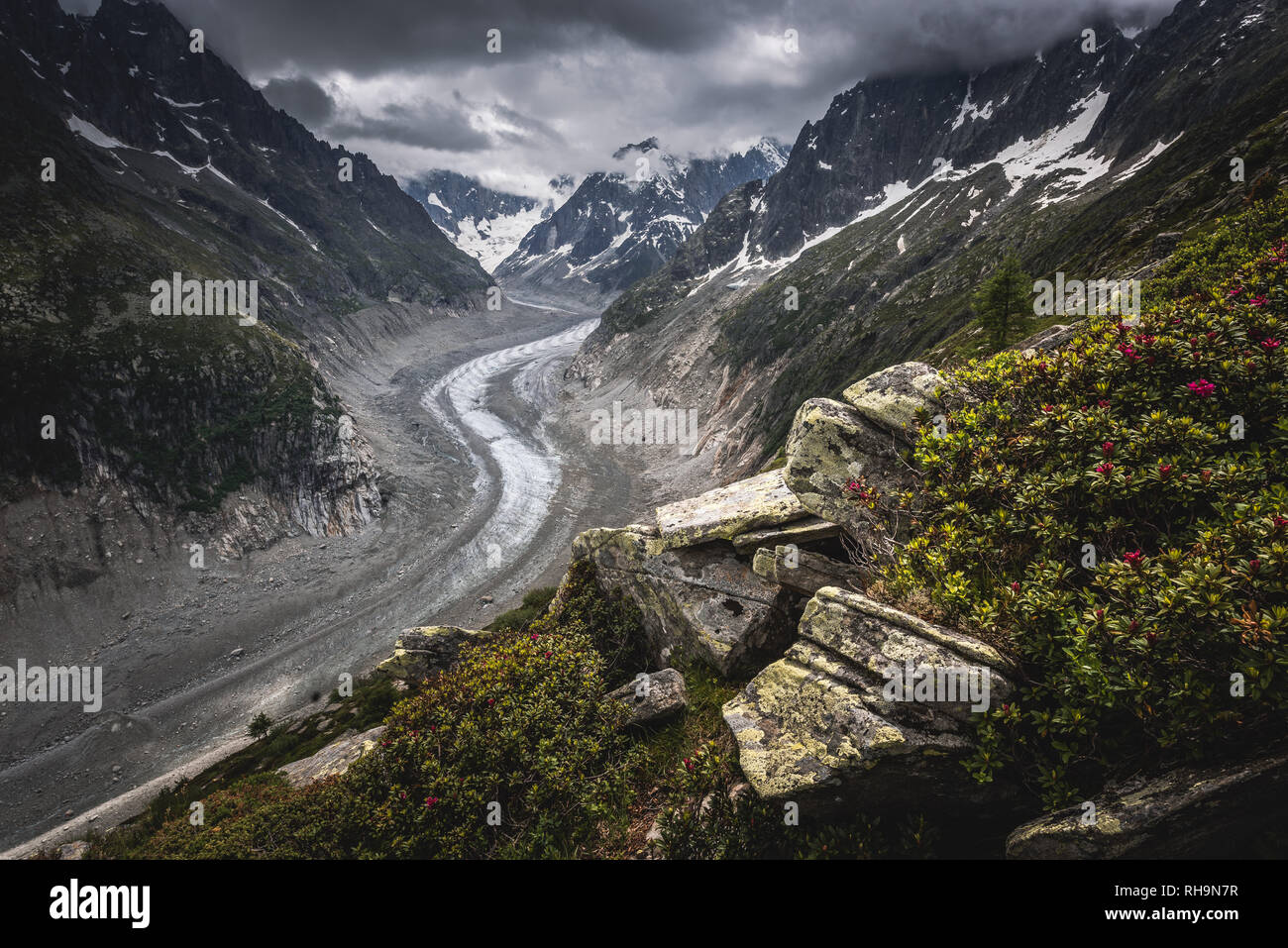 s curve of Mer de Glace Glacier at Montenvers, Chamonix Stock Photo - Alamy