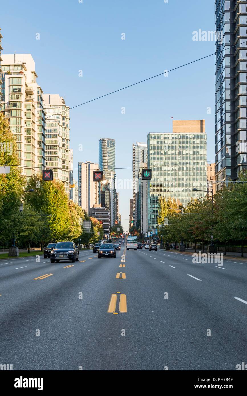 Big street hi-res stock photography and images - Alamy