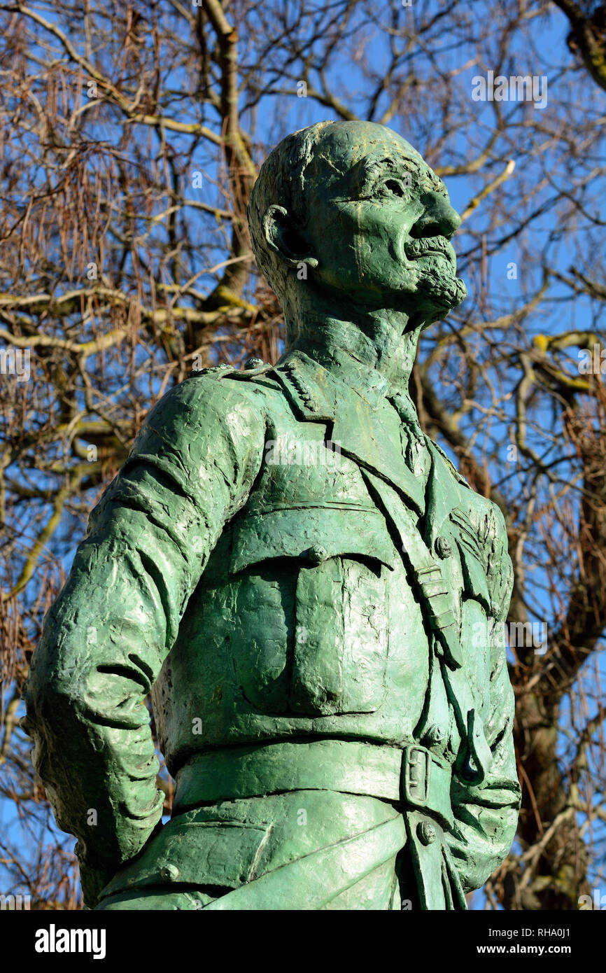 Jacob epstein statue hi-res stock photography and images - Alamy