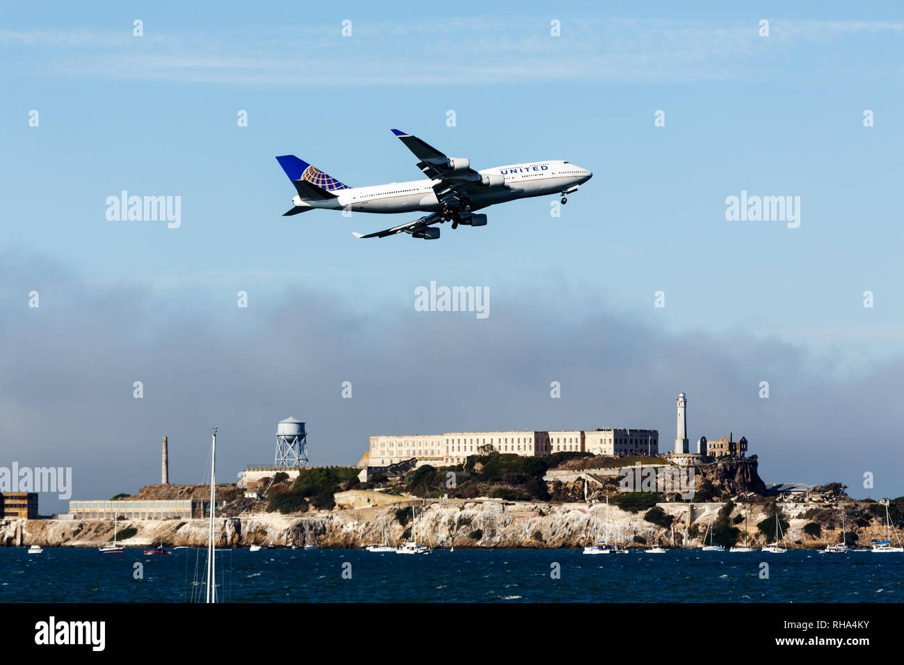 Old 747 appears low over Alcatraz Island in Blue angels air show over ...