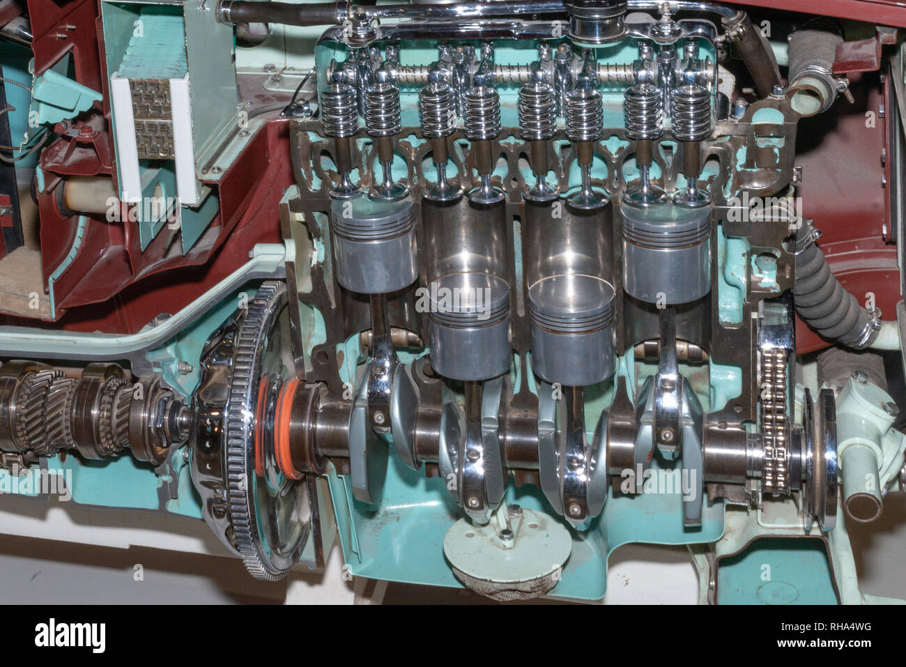 Piston engine cross section hi-res stock photography and images - Alamy