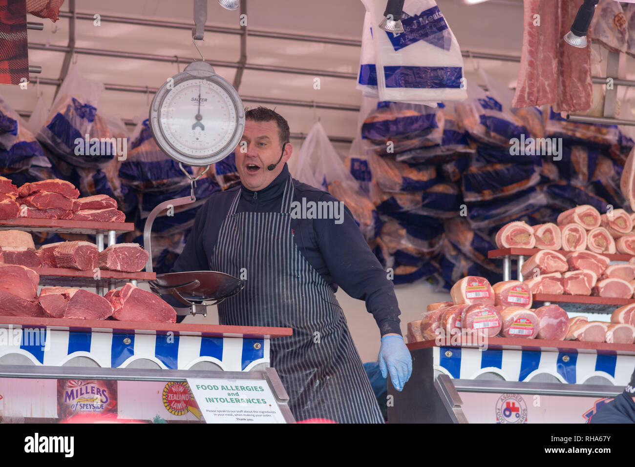 Market trader weighs uk hi-res stock photography and images - Alamy