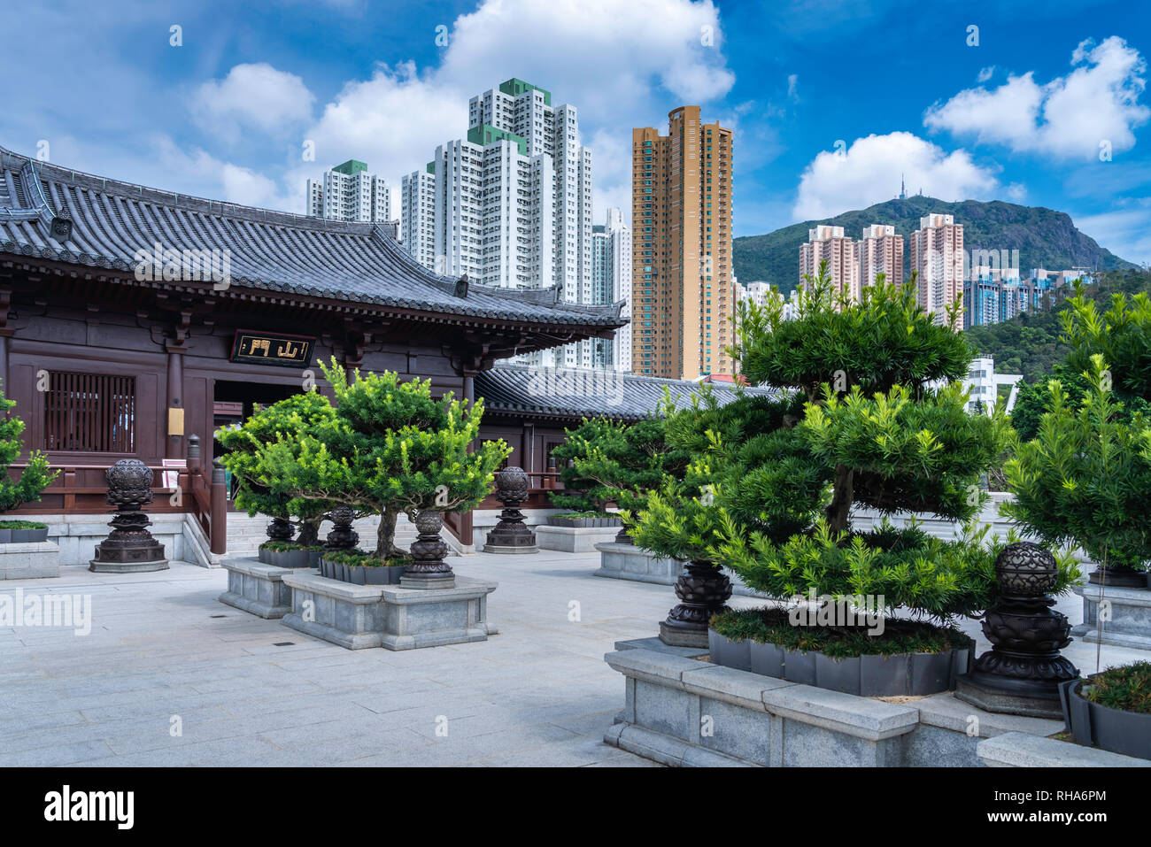 Buildings chi lin nunnery in diamond hi-res stock photography and ...