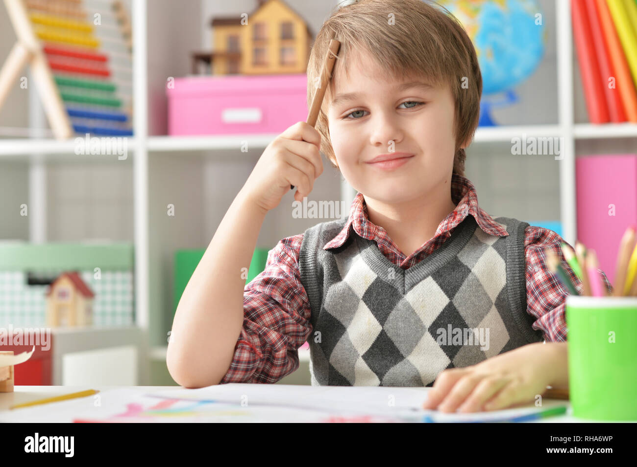 Portrait of little boy drawing at home Stock Photo - Alamy