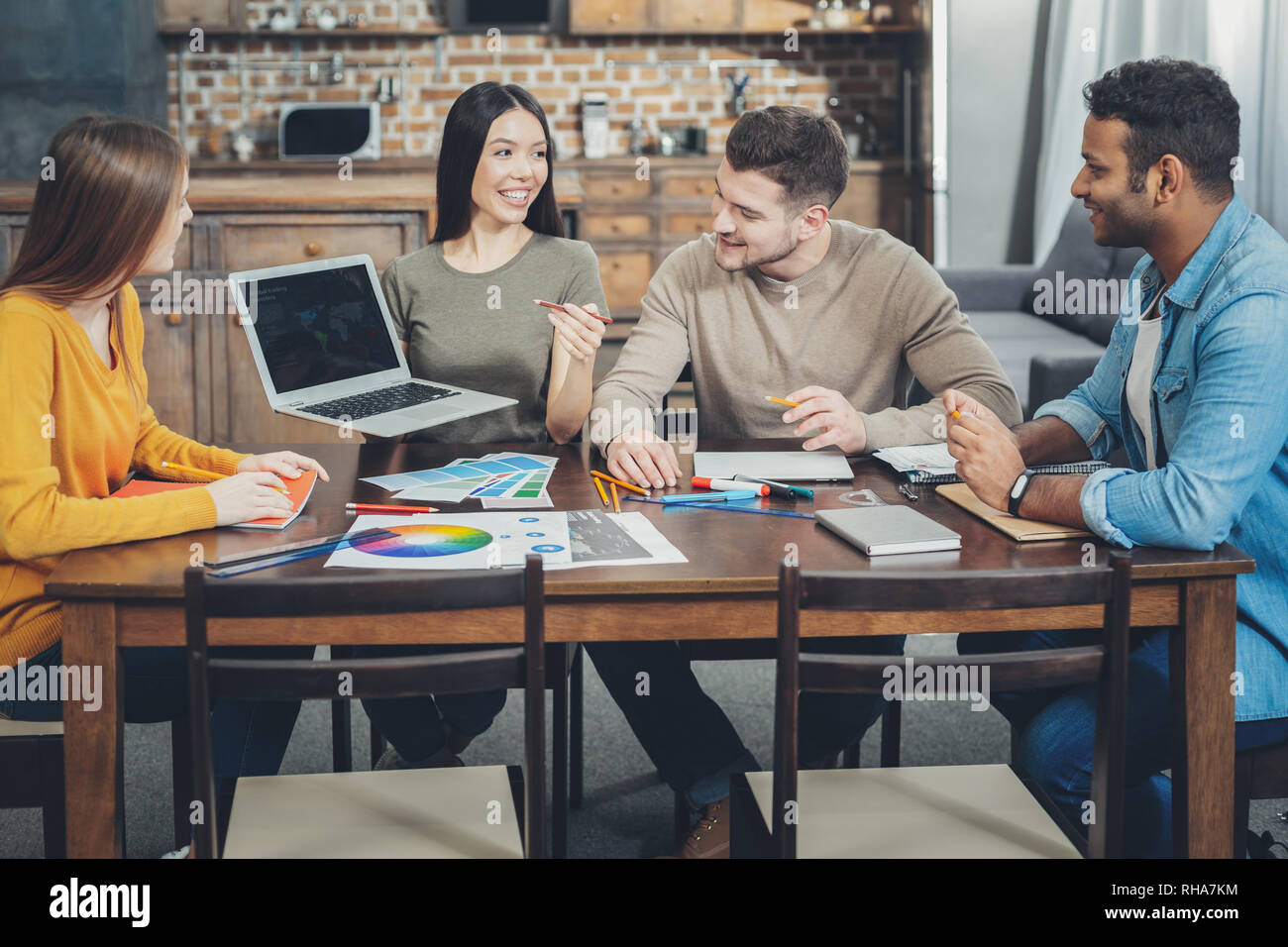 Four colleagues hi-res stock photography and images - Alamy