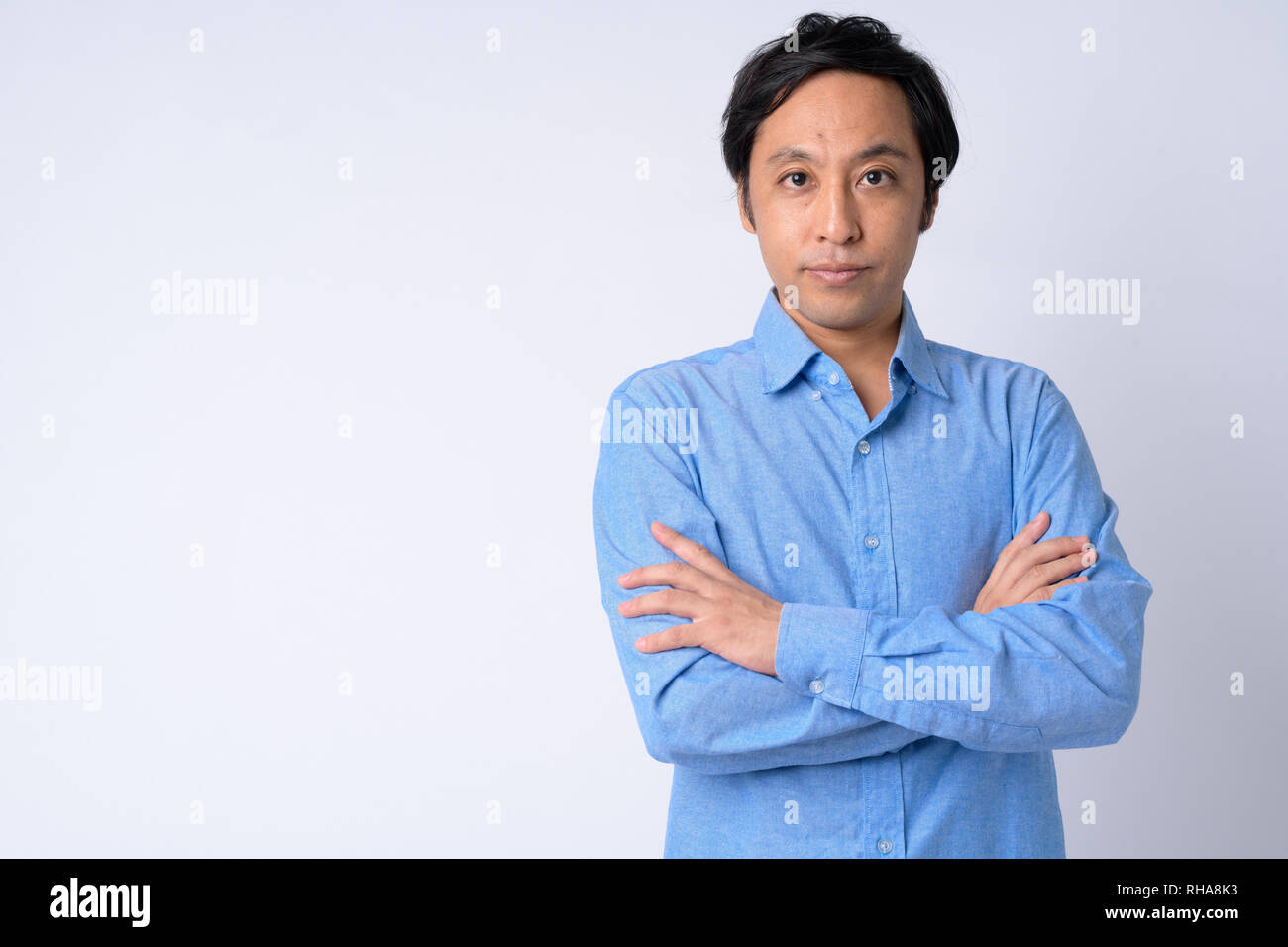 Portrait of Japanese businessman with arms crossed Stock Photo - Alamy