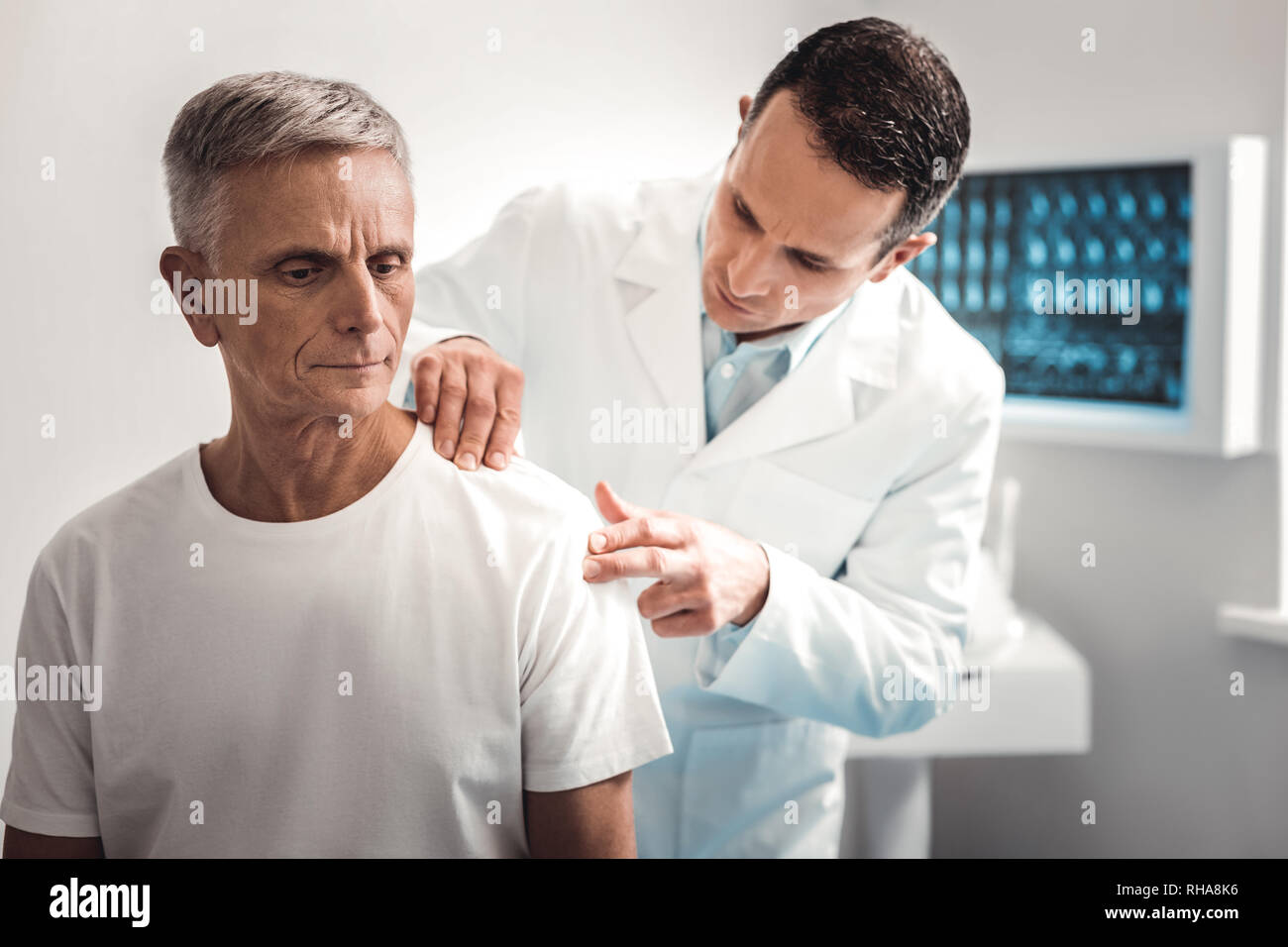 Shoulder examination hi-res stock photography and images - Alamy