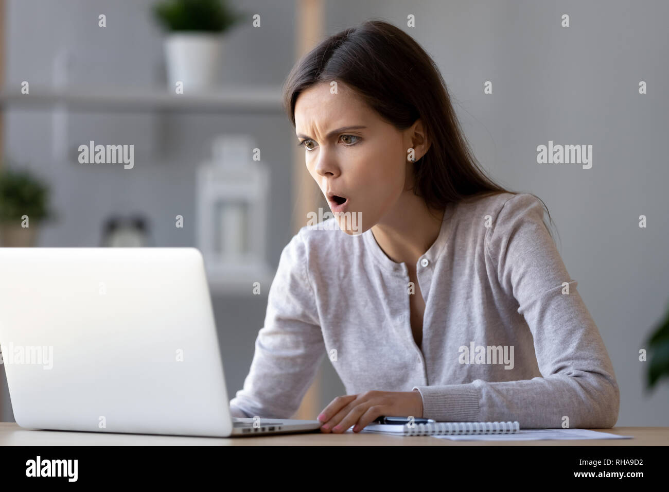 Shocked surprise woman looking computer hi-res stock photography and ...
