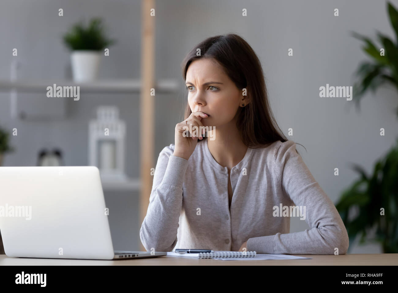 Teenager problem solving hi-res stock photography and images - Alamy