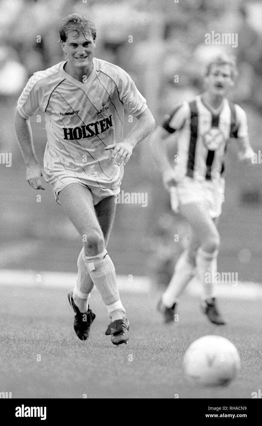 GLENN HODDLE, TOTTENHAM HOTSPUR FC, , 1985 Stock Photo - Alamy GLENN HODDLE, TOTTENHAM HOTSPUR FC, , 1985 Stock Photo - Alamy