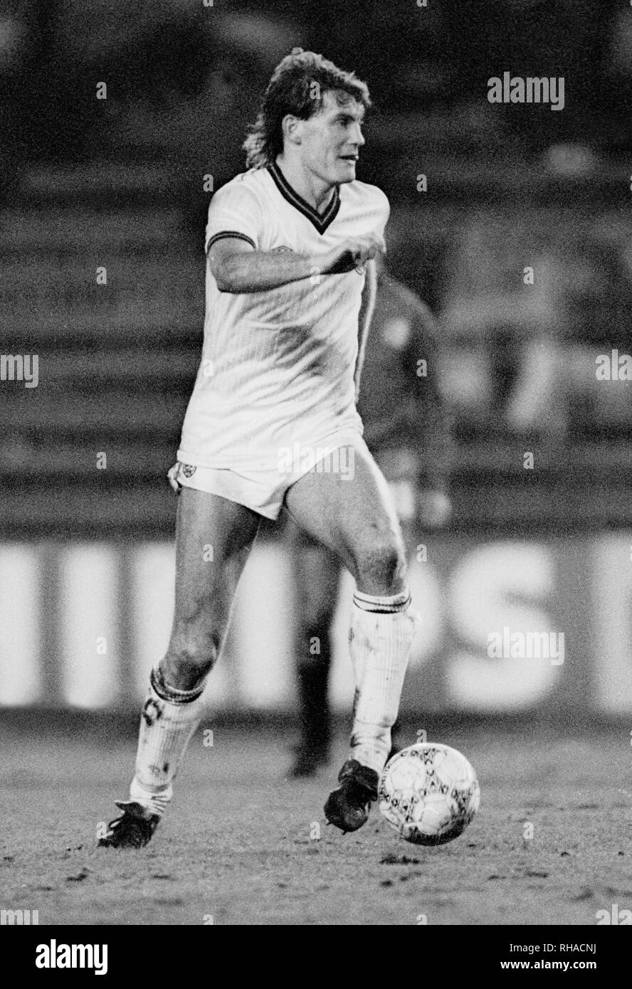 GLENN HODDLE, ENGLAND and TOTTENHAM HOTSPUR FC, , 1987 Stock Photo - Alamy
