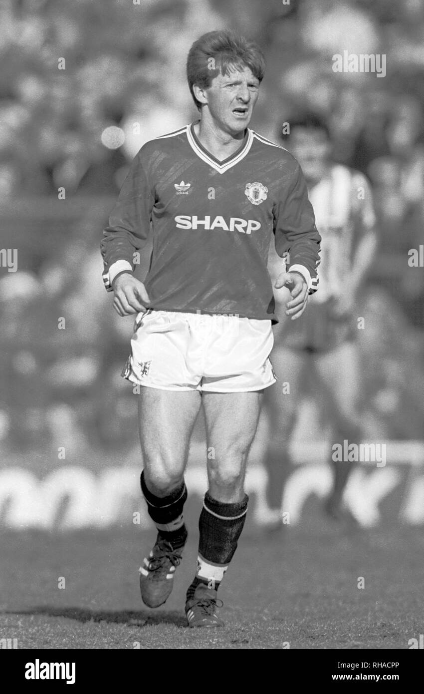 GORDON STRACHAN, MANCHESTER UNITED FC, , 1987 Stock Photo - Alamy