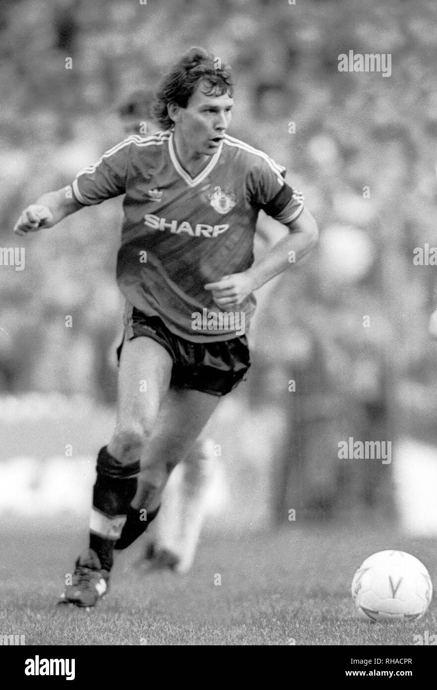 BRYAN ROBSON, MANCHESTER UNITED FC, , 1986 Stock Photo - Alamy