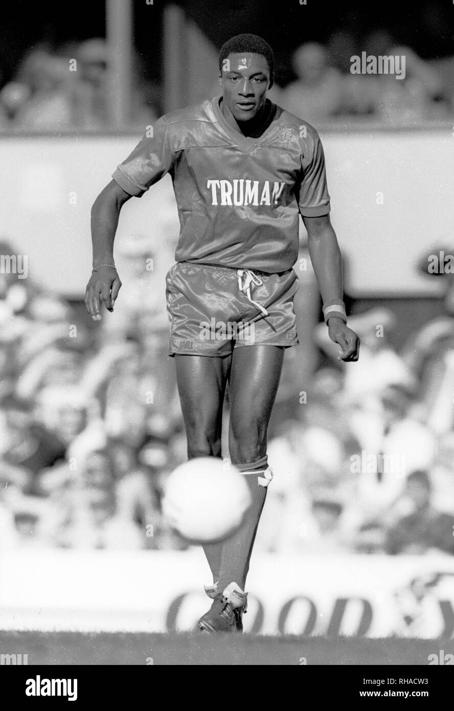 JOHN FASHANU, WIMBLEDON FC, , 1986 Stock Photo - Alamy