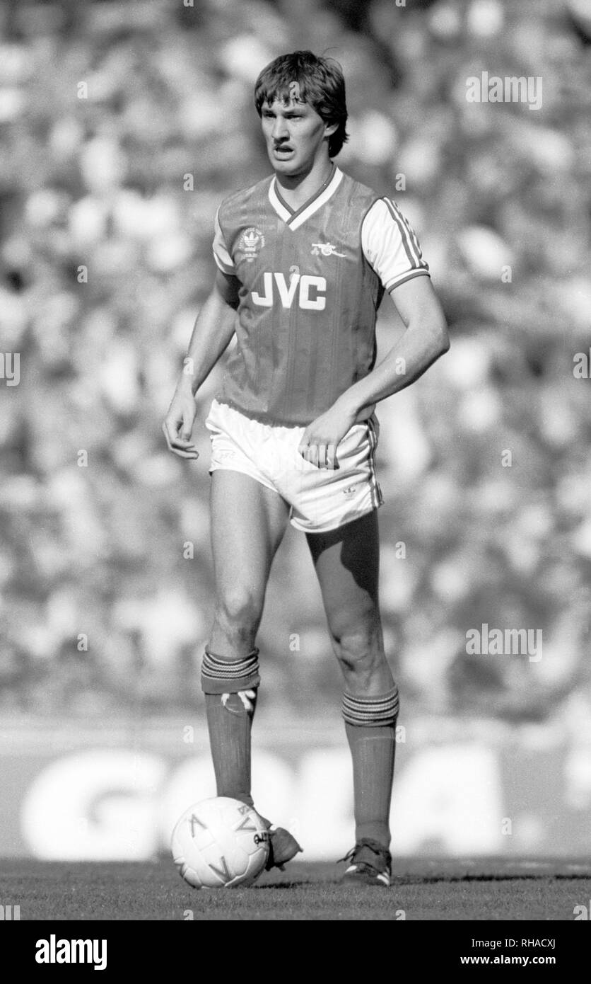 TONY ADAMS, ARSENAL FC, , 1987 Stock Photo - Alamy