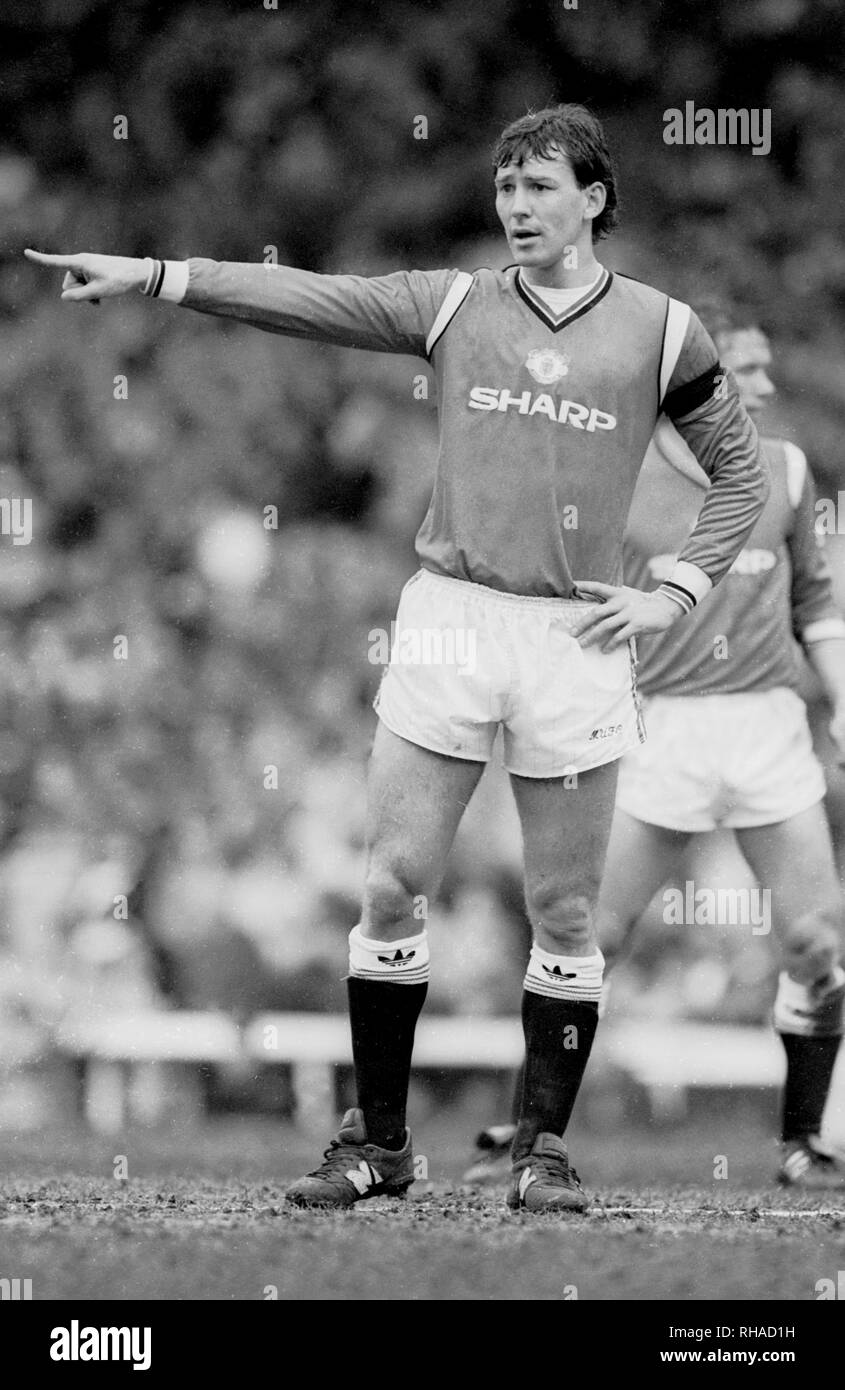 Bryan robson manchester united 1986 hi-res stock photography and images ...