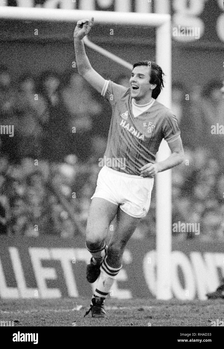 Everton 1985 sharp hi-res stock photography and images - Alamy