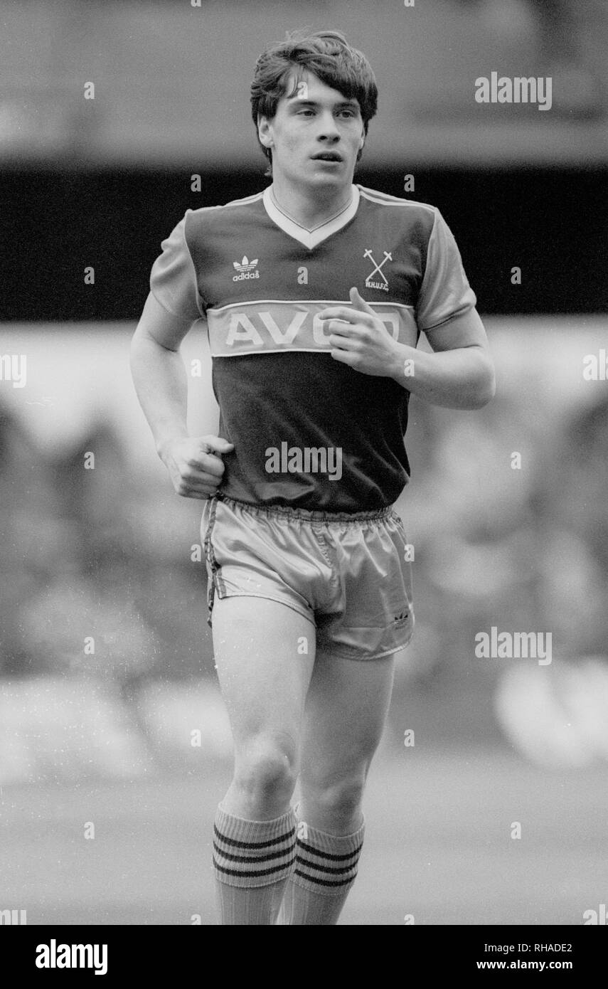 TONY COTTEE, WEST HAM UNITED FC, , 1985 Stock Photo - Alamy