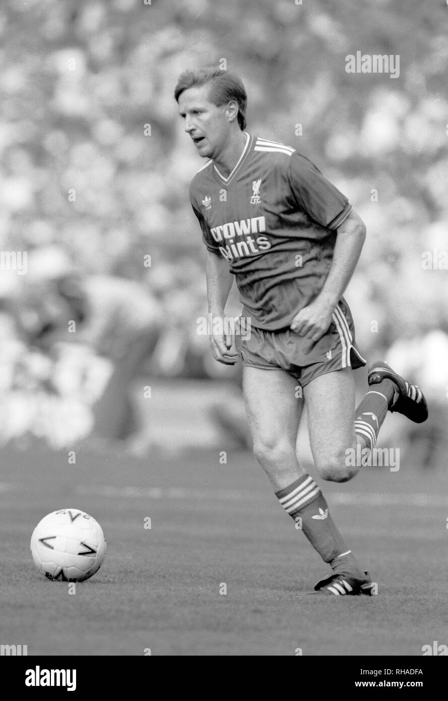 Ronnie whelan hi-res stock photography and images - Alamy