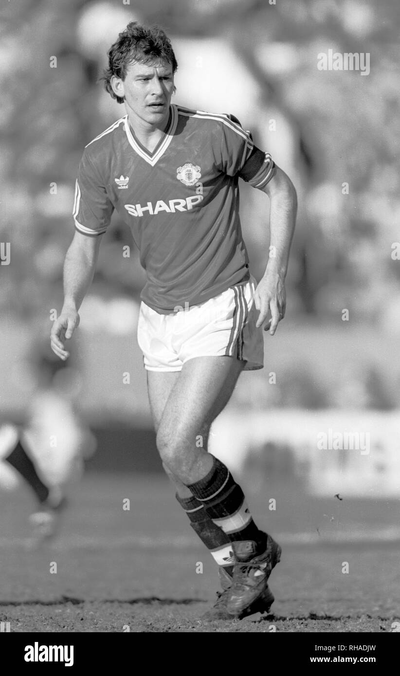Bryan robson manchester united hi-res stock photography and images - Alamy