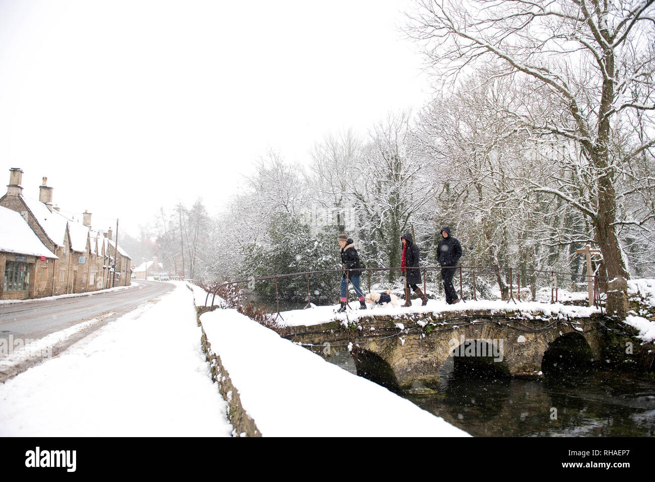 Cotswolds bibury winter snow hi-res stock photography and images - Alamy