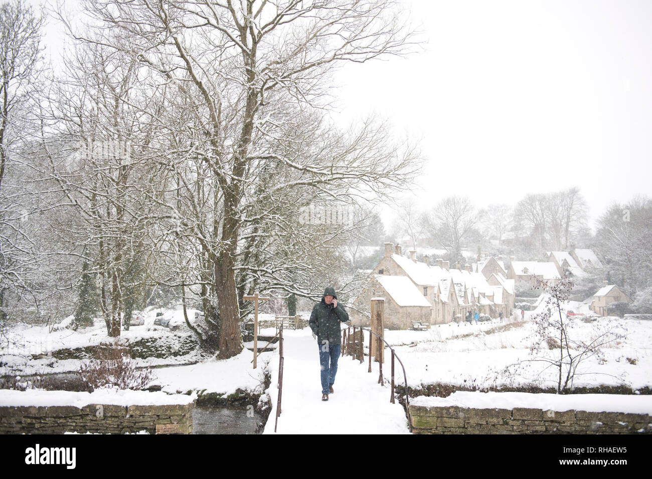 Cotswolds bibury winter snow hi-res stock photography and images - Alamy