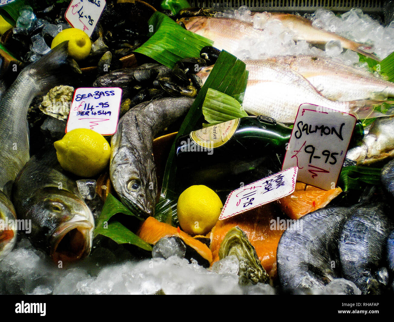 Cardiff central market fish hi-res stock photography and images - Alamy