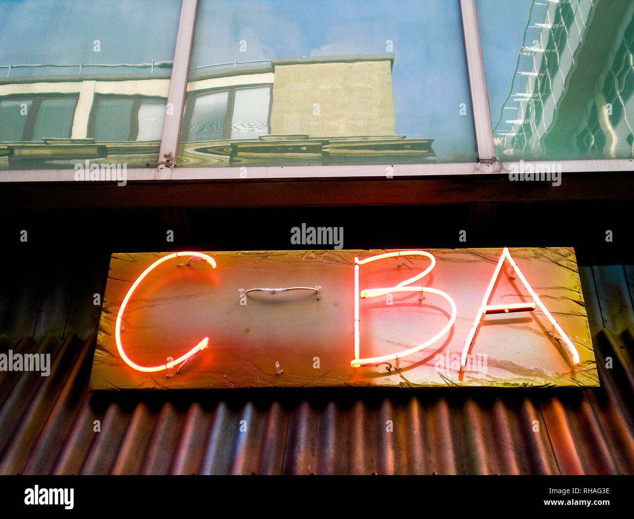 Enseigne neon hi-res stock photography and images - Alamy