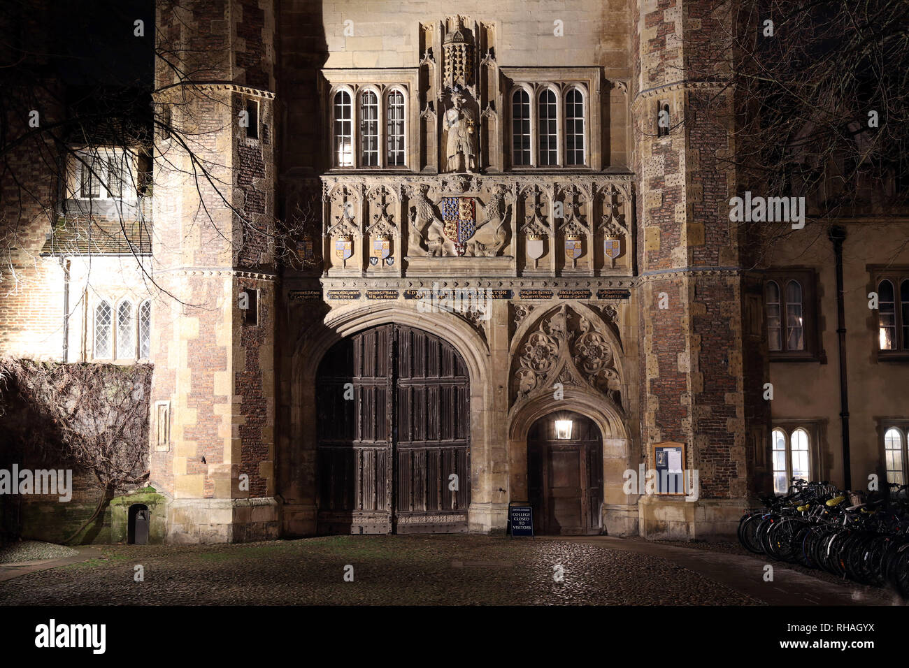 Main gate of Trinity College at Night in Cambridge, England Stock Photo ...