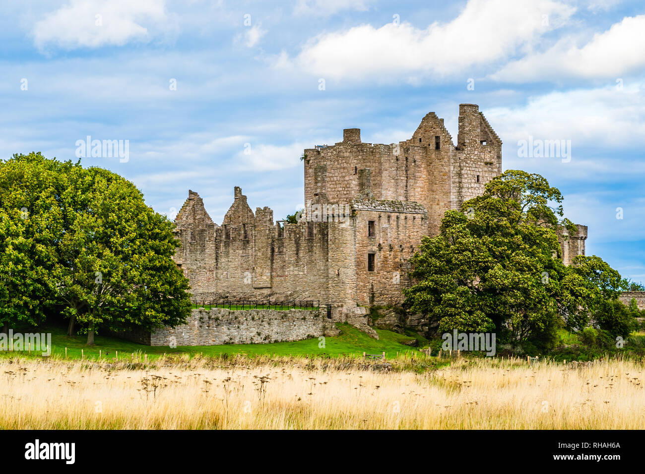 Craigmillar castle hi-res stock photography and images - Alamy