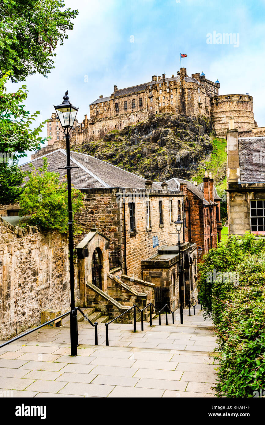 Edinburgh castle vennel hi-res stock photography and images - Alamy