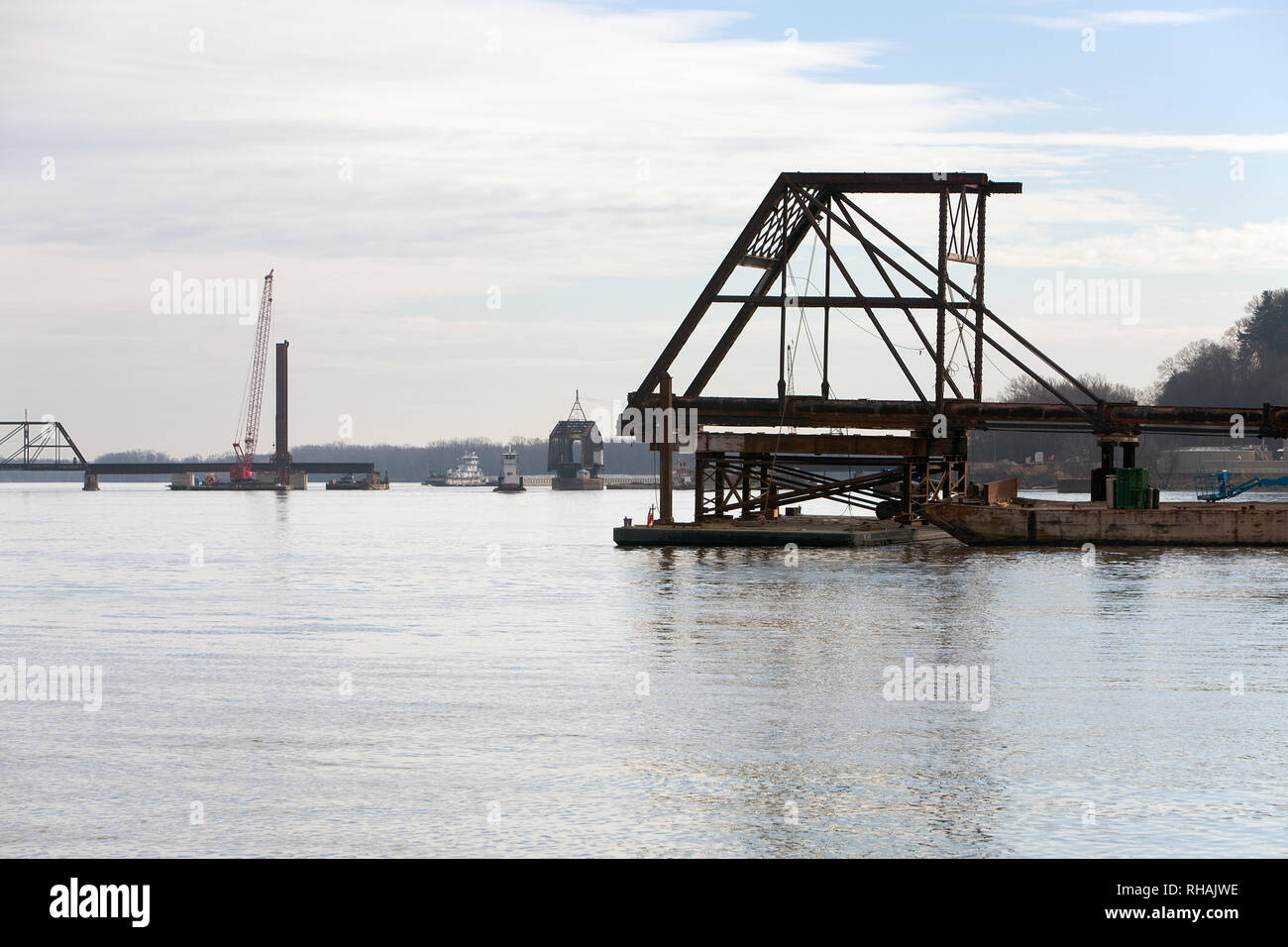 Construction of the BNSF vertical lift railroad bridge between ...