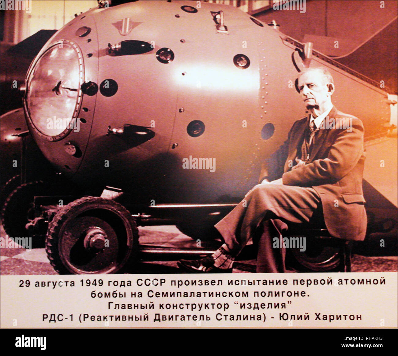 Soviet nuclear bomb hi-res stock photography and images - Alamy