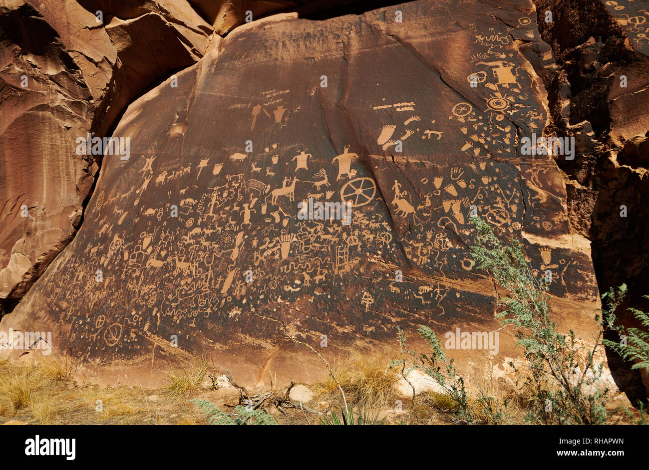 Indian petroglyphs newspaper rock state hi-res stock photography and ...