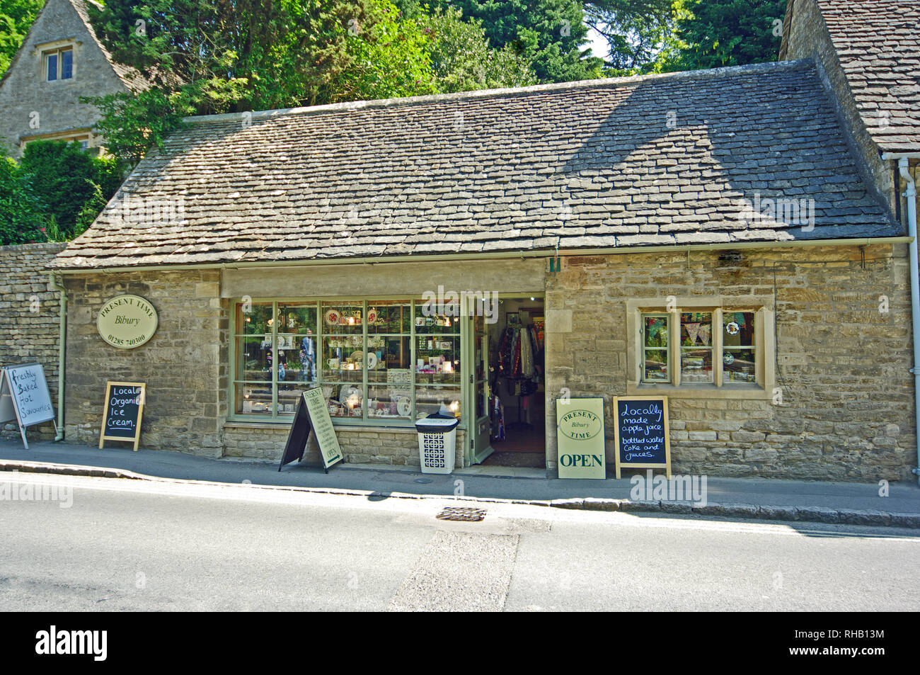 Shop, Bibury, Cotswold, Gloucestershire Stock Photo - Alamy