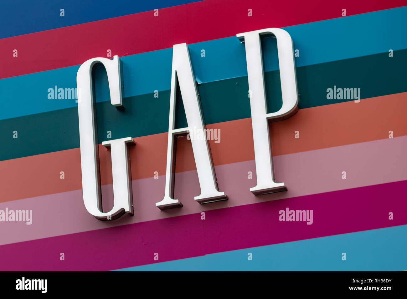 Gap clothing store sign logo hi-res stock photography and images - Alamy