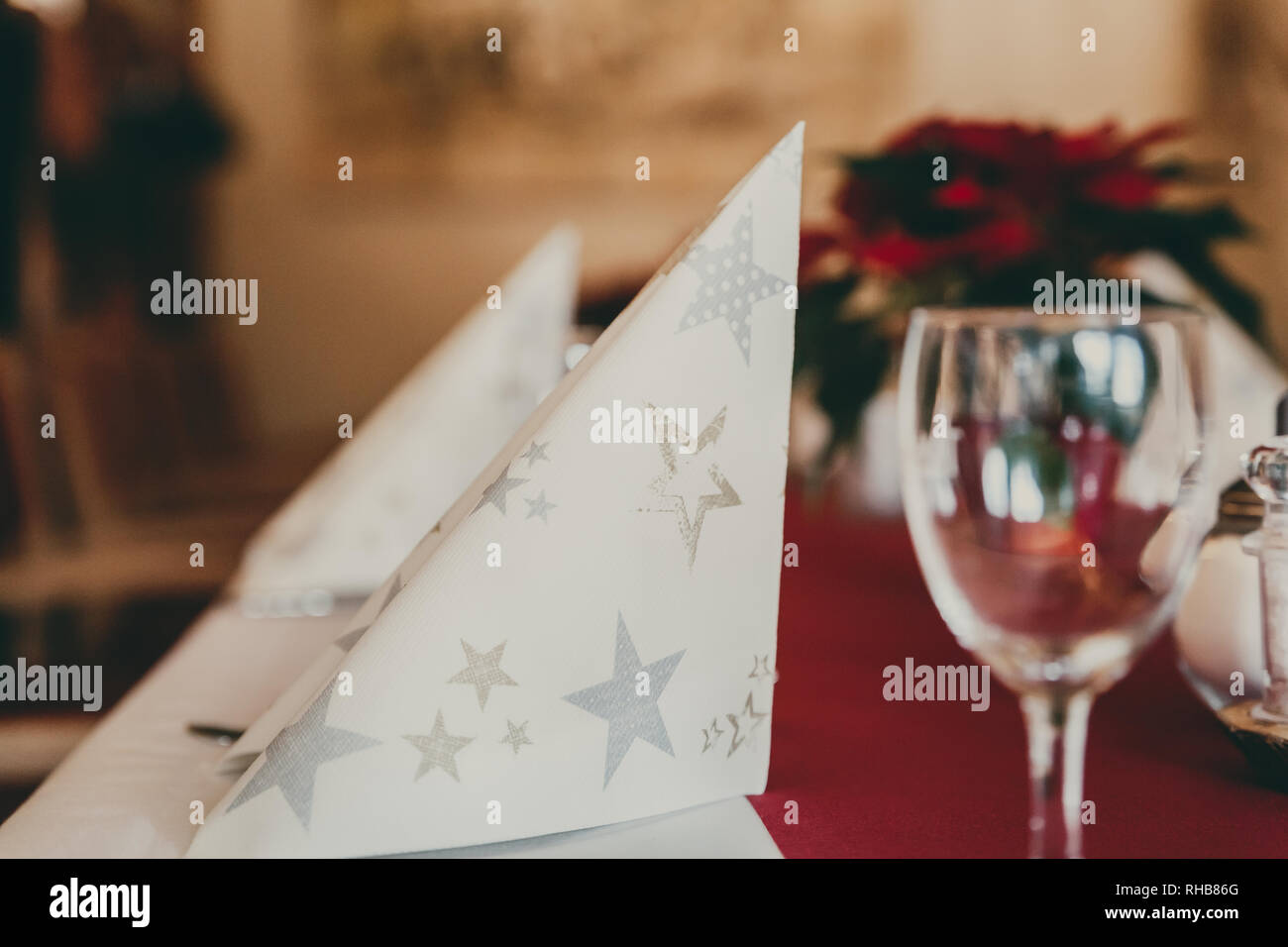 Red dinner decoraton Stock Photo - Alamy