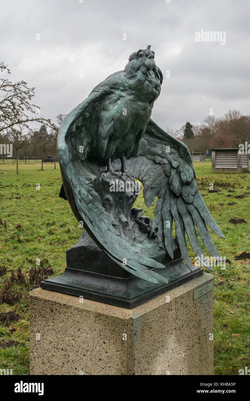 Kondor / Condor bronze sculpture by Josue Dupon 1908 in the Middelheim ...