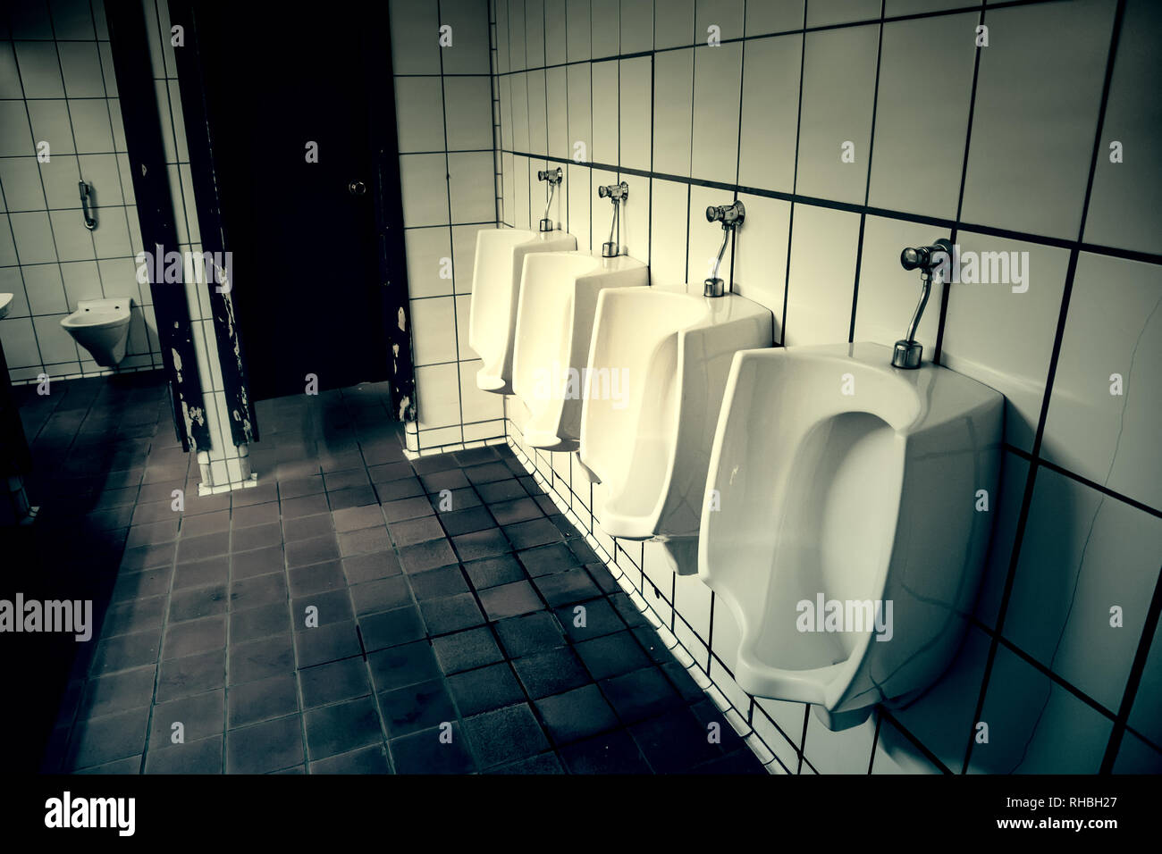 Old abandoned urinal hi-res stock photography and images - Alamy