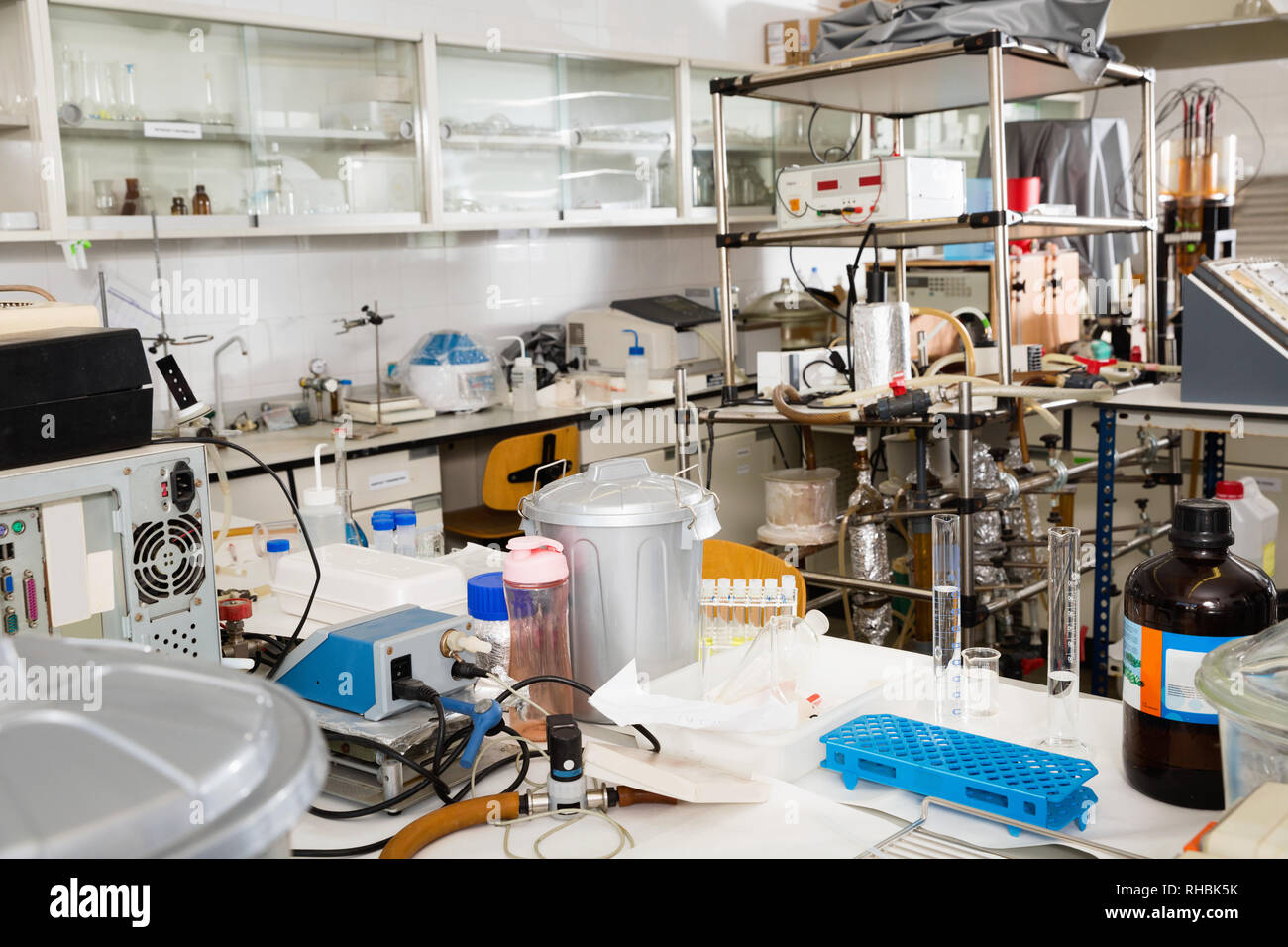Chemistry research facilities hi-res stock photography and images - Alamy