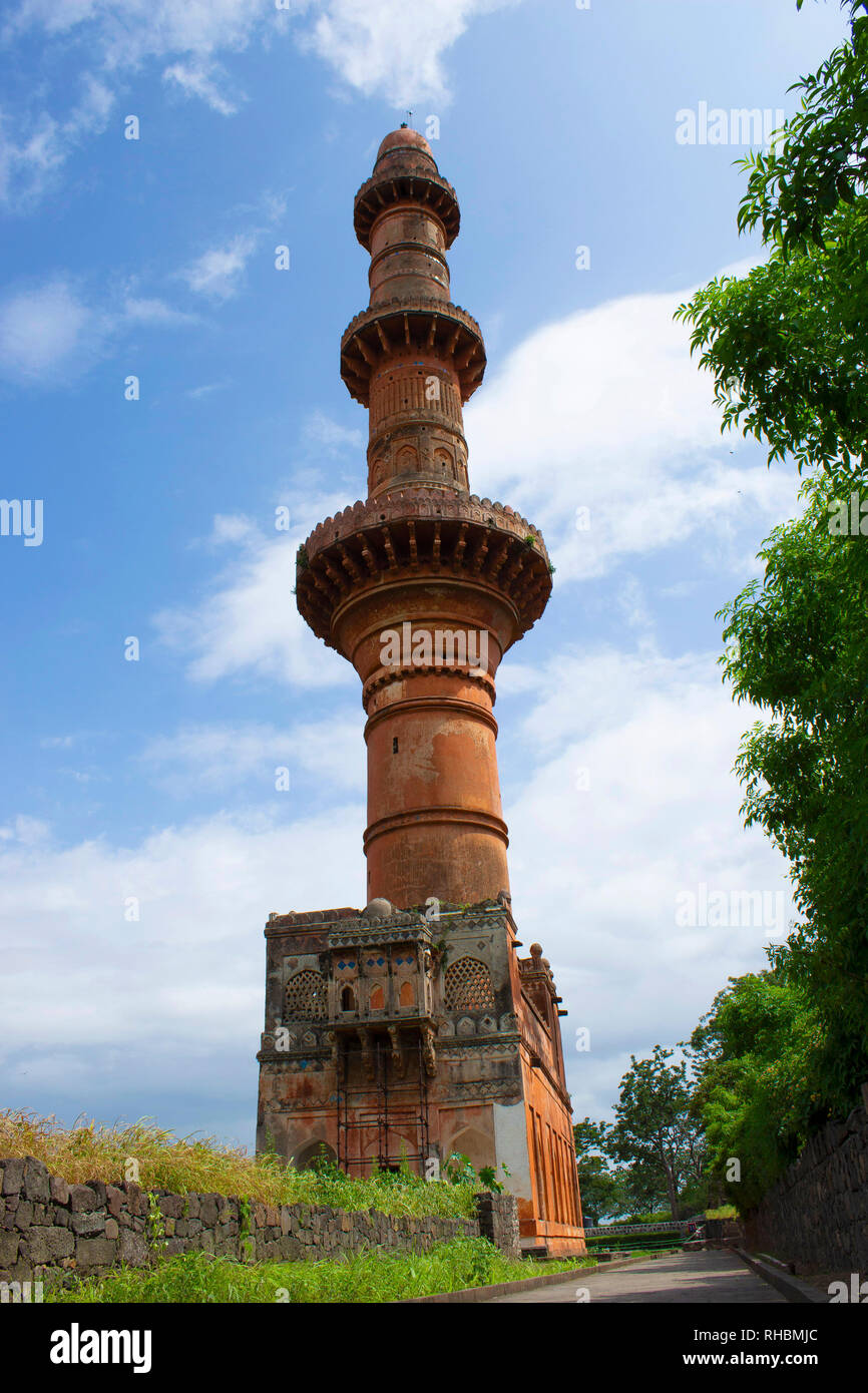 Chand Minar minaret facade at Daulatabad, Maharashtra, India Stock ...