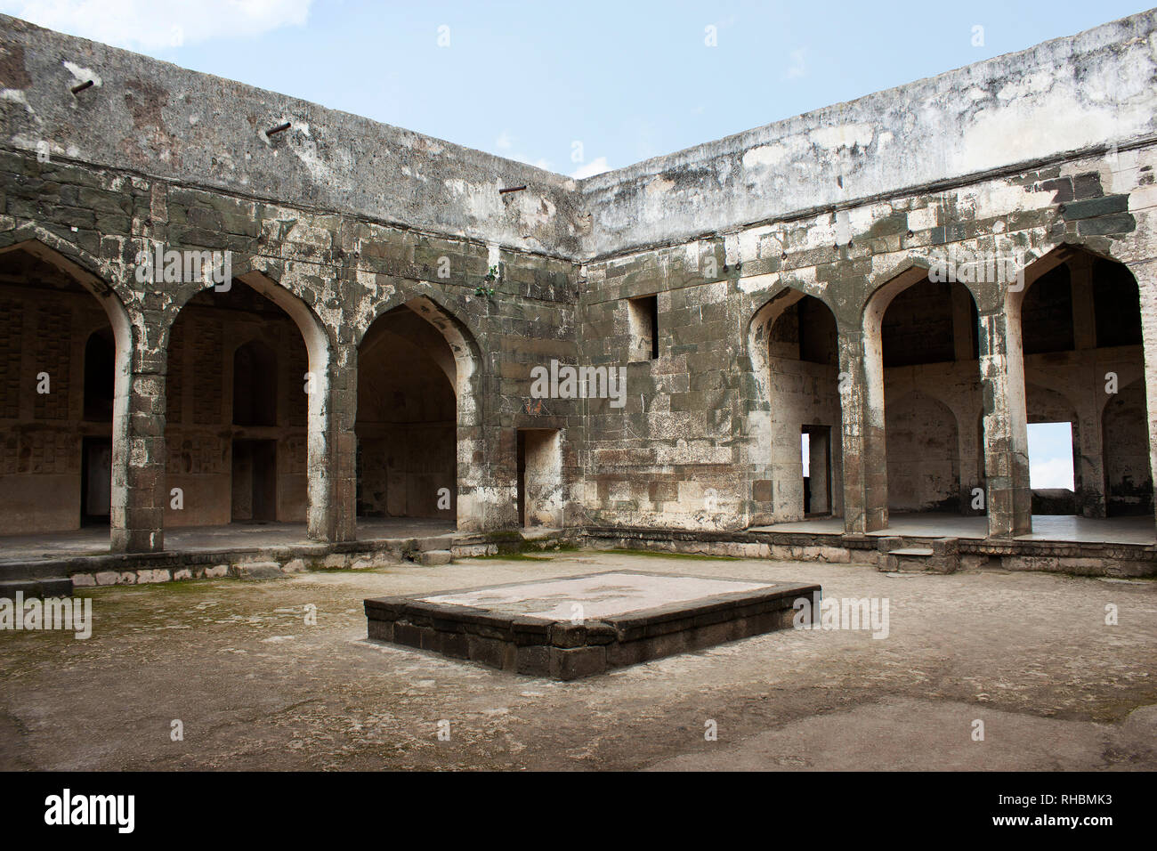 Daulatabad Deogiri fort wall, Aurangabad, Maharashtra, India Stock ...