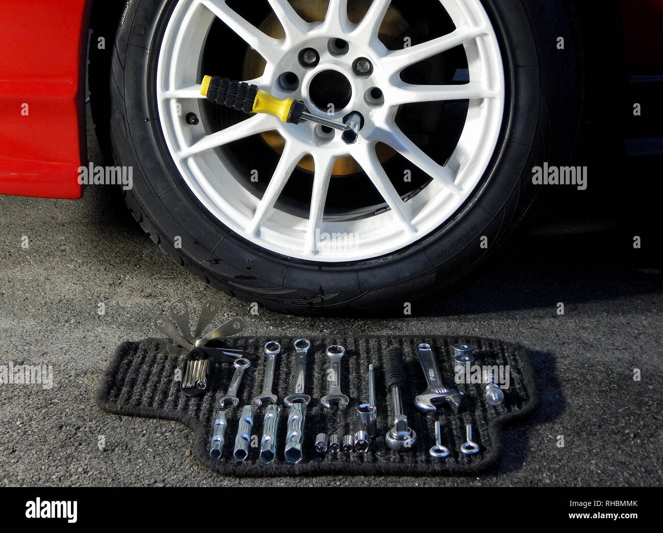 Vehicle repair hi-res stock photography and images - Alamy