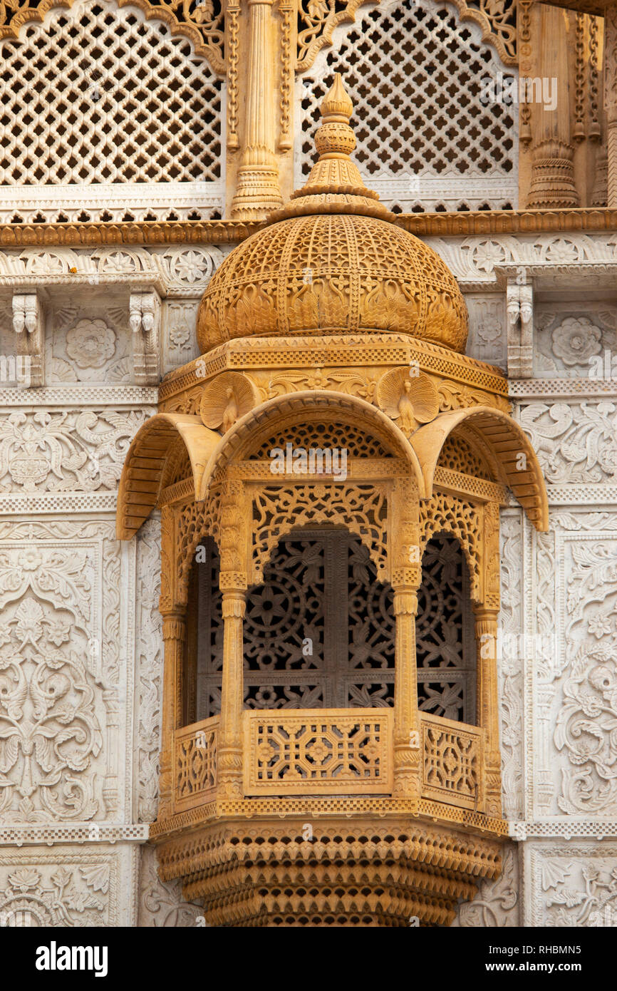 Carved window on temple, Pune, Maharashtra, India Stock Photo - Alamy