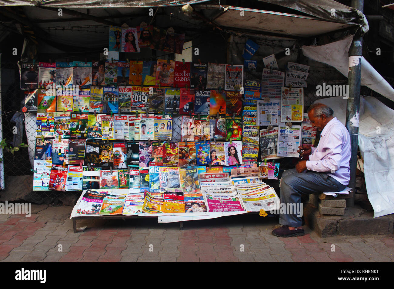 Newspaper magazine shop counter hi-res stock photography and images - Alamy