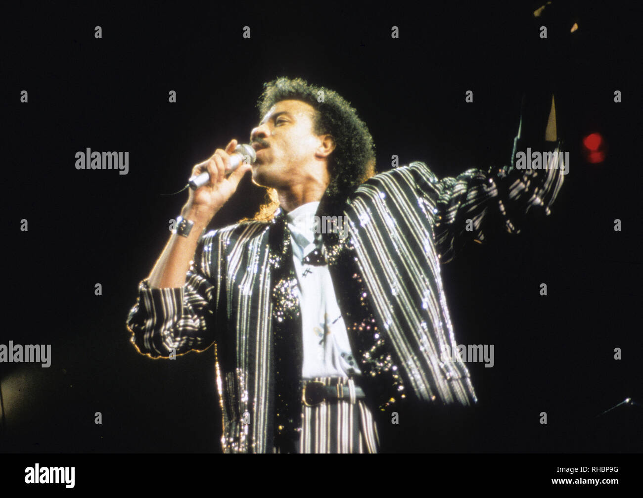 LIONEL RITCHIE American singer, songwriter in 1996 Stock Photo - Alamy