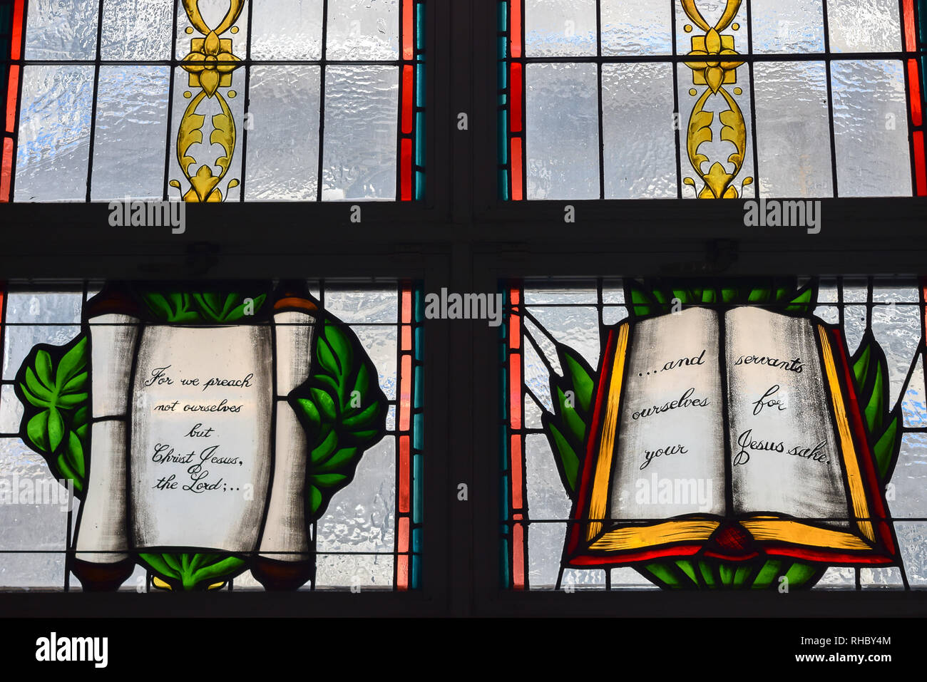 Jesus reading scroll hi-res stock photography and images - Alamy