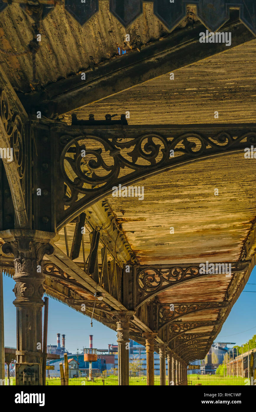 Old iron structure hi-res stock photography and images - Alamy